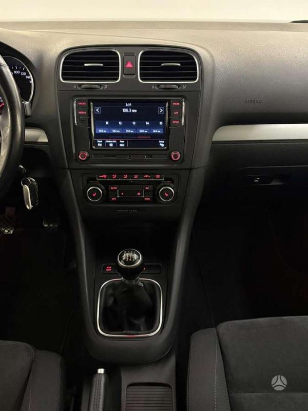 Blue Volkswagen Golf 2010 in Marijampole, with an engine capacity of 1.39 L and mileage of 250 thousand km for 5650 €, photo 10 on AUTOMOTO.COM.LV