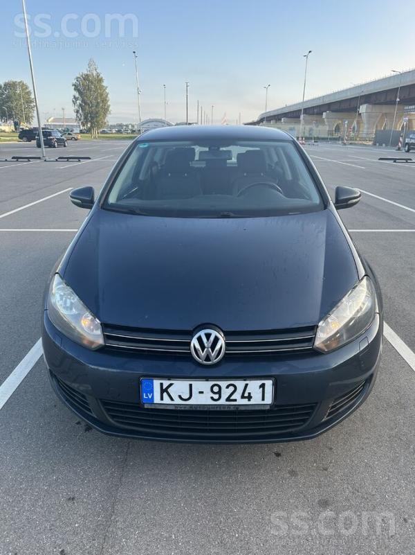 Volkswagen Golf 2010 in Riga on AUTOMOTO.COM.LV Blue Volkswagen Golf 2010 in Riga, with an engine capacity of 1.40 L and mileage of 212 thousand km for 1800 €, photo 3 on AUTOMOTO.COM.LV