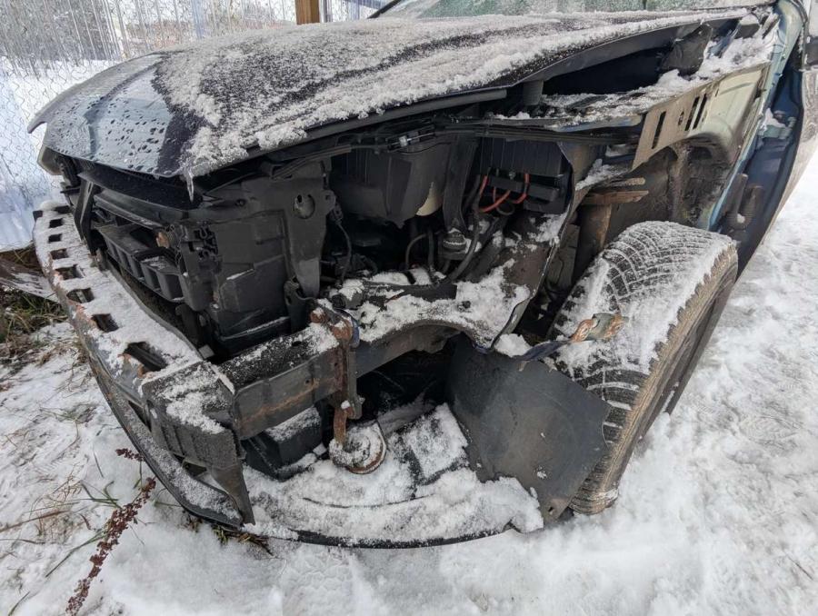 Blue Volkswagen Golf 2011 in Anyksciai, with an engine capacity of 1.39 L and mileage of 220 thousand km for 1100 €, photo 3 on AUTOMOTO.COM.LV