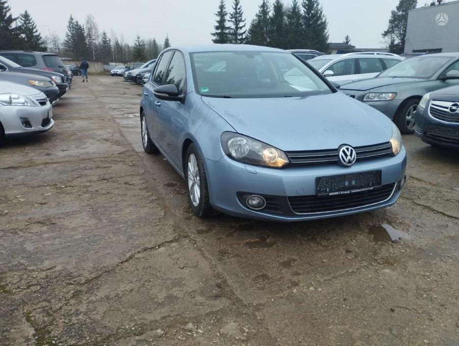 Blue Volkswagen Golf 2011 in Utena, with an engine capacity of 1.60 L and mileage of 288 thousand km for 3999 €, photo 1 on AUTOMOTO.COM.LV
