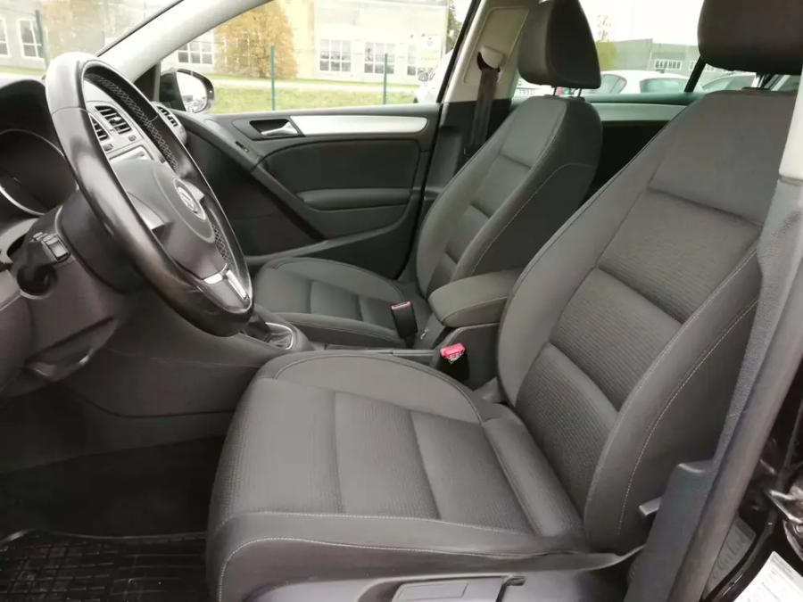 Blue Volkswagen Golf 2011 in Saldus, with an engine capacity of 2.00 L and mileage of 308 thousand km for 6500 €, photo 8 on AUTOMOTO.COM.LV
