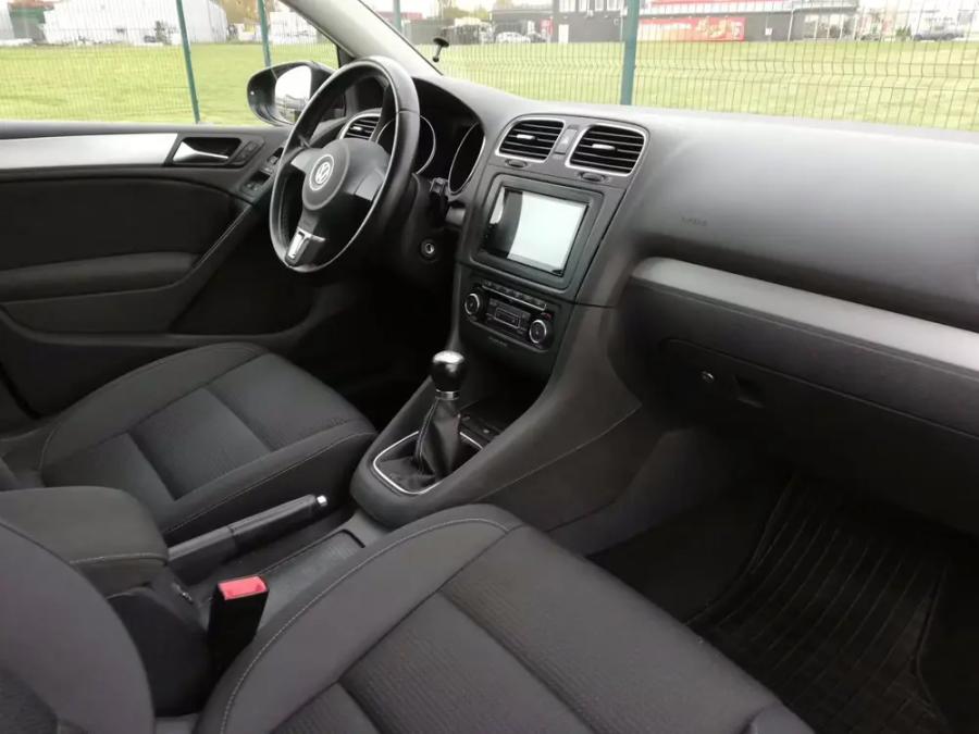 Blue Volkswagen Golf 2011 in Saldus, with an engine capacity of 2.00 L and mileage of 308 thousand km for 6500 €, photo 9 on AUTOMOTO.COM.LV