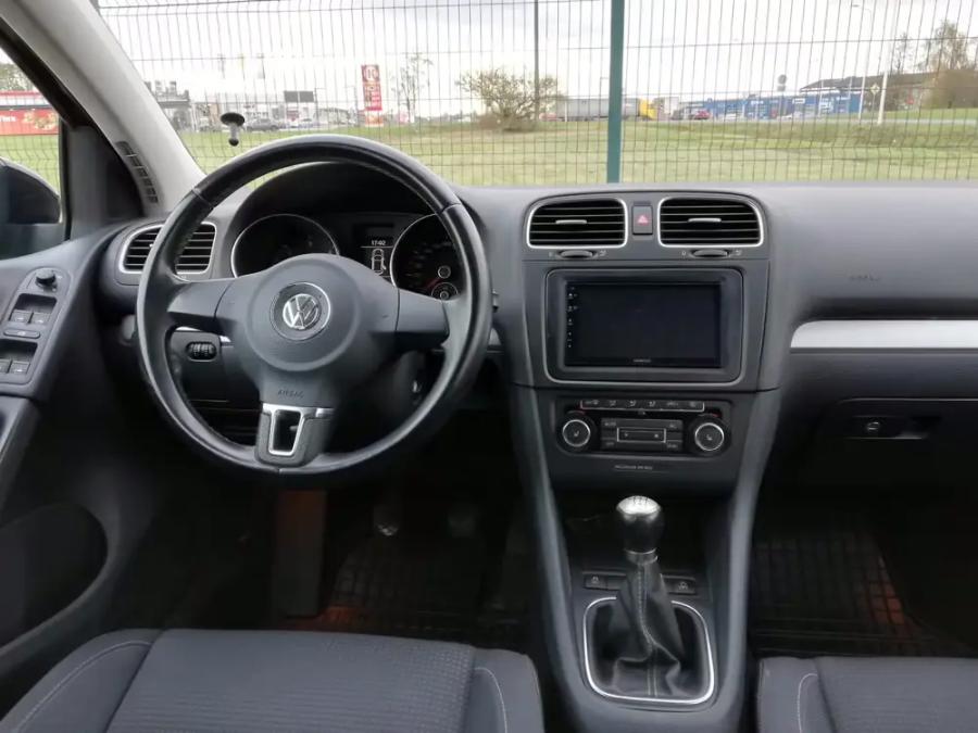 Blue Volkswagen Golf 2011 in Saldus, with an engine capacity of 2.00 L and mileage of 308 thousand km for 6500 €, photo 12 on AUTOMOTO.COM.LV