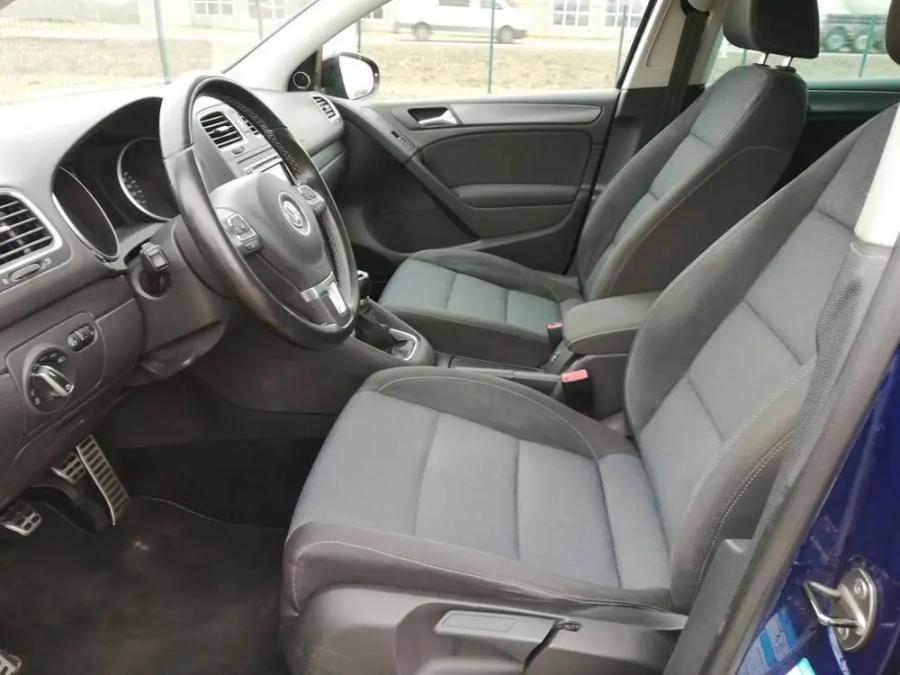 Blue Volkswagen Golf 2011 in Saldus, with an engine capacity of 1.40 L and mileage of 198 thousand km for 5900 €, photo 8 on AUTOMOTO.COM.LV