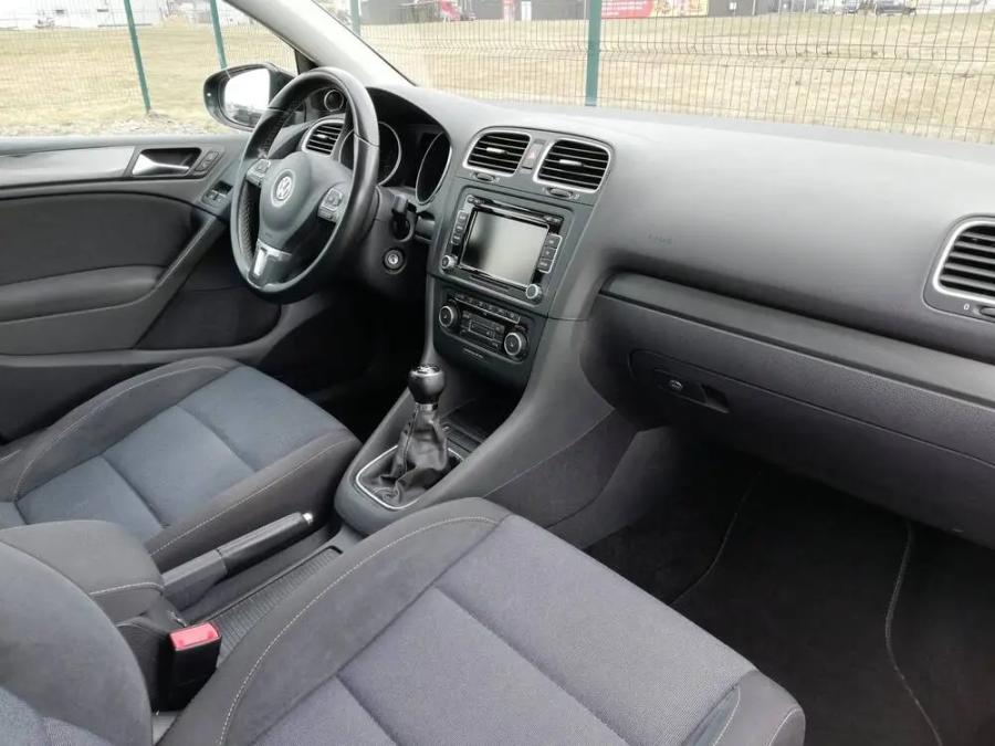 Blue Volkswagen Golf 2011 in Saldus, with an engine capacity of 1.40 L and mileage of 198 thousand km for 5900 €, photo 9 on AUTOMOTO.COM.LV