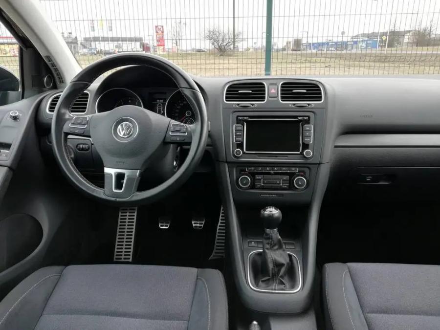 Blue Volkswagen Golf 2011 in Saldus, with an engine capacity of 1.40 L and mileage of 198 thousand km for 5900 €, photo 10 on AUTOMOTO.COM.LV