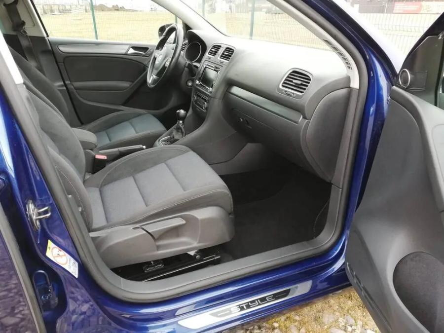 Blue Volkswagen Golf 2011 in Saldus, with an engine capacity of 1.40 L and mileage of 198 thousand km for 5900 €, photo 11 on AUTOMOTO.COM.LV
