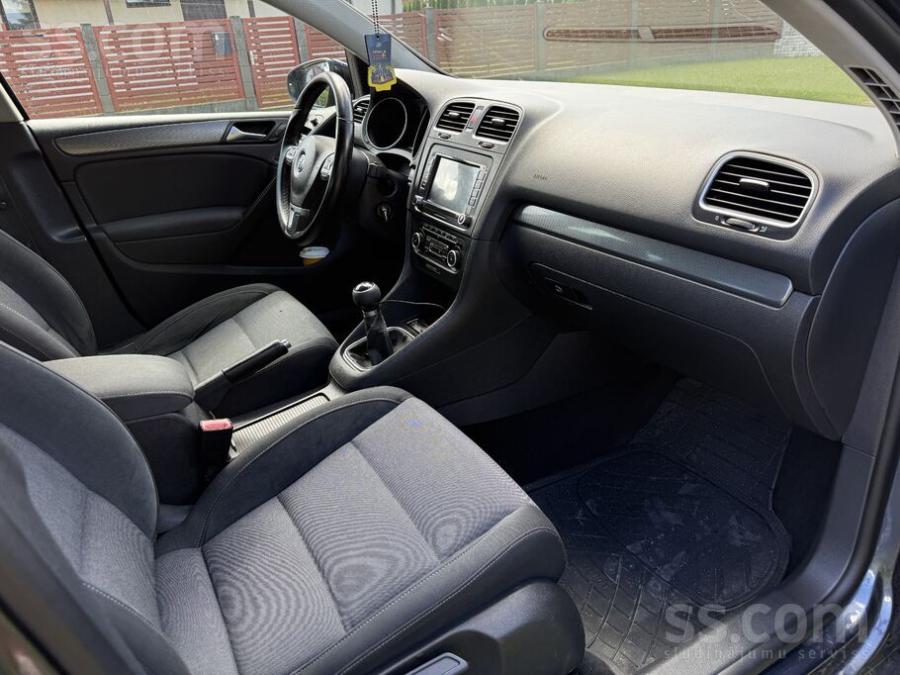 Zils Volkswagen Golf 2011 Rīga, ar dzinēja tilpumu 1.60 L un nobraukumu 288 tūkst. km par 2200 €, foto 9 vietnē AUTOMOTO.COM.LV