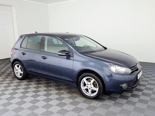 Zils Volkswagen Golf 2011 Tallina, ar dzinēja tilpumu 1.60 L un nobraukumu 246 tūkst. km par 2799 €, foto 1 vietnē AUTOMOTO.COM.LV