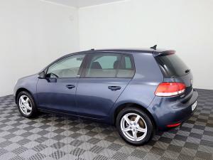 Zils Volkswagen Golf 2011 Tallina, ar dzinēja tilpumu 1.60 L un nobraukumu 246 tūkst. km par 2799 €, foto 5 vietnē AUTOMOTO.COM.LV