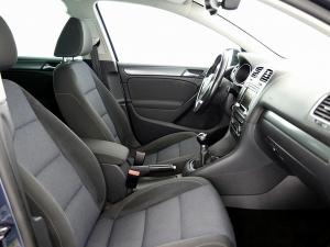 Zils Volkswagen Golf 2011 Tallina, ar dzinēja tilpumu 1.60 L un nobraukumu 246 tūkst. km par 2799 €, foto 7 vietnē AUTOMOTO.COM.LV