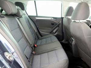 Zils Volkswagen Golf 2011 Tallina, ar dzinēja tilpumu 1.60 L un nobraukumu 246 tūkst. km par 2799 €, foto 17 vietnē AUTOMOTO.COM.LV