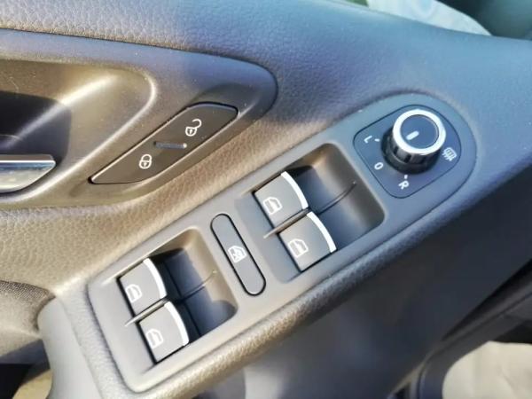 Zils Volkswagen Golf 2012 Saldus, ar dzinēja tilpumu 1.40 L un nobraukumu 174 tūkst. km par 5500 €, foto 10 vietnē AUTOMOTO.COM.LV