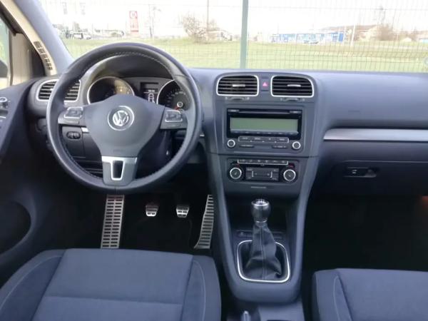Blue Volkswagen Golf 2012 in Saldus, with an engine capacity of 1.40 L and mileage of 174 thousand km for 5500 €, photo 8 on AUTOMOTO.COM.LV
