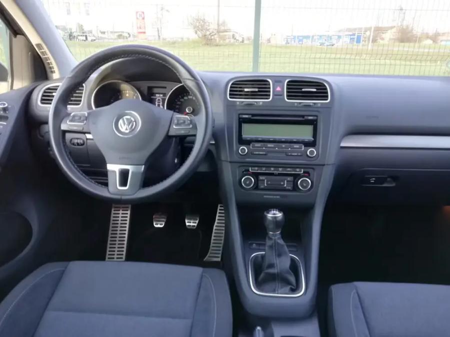 Blue Volkswagen Golf 2012 in Saldus, with an engine capacity of 1.40 L and mileage of 174 thousand km for 5500 €, photo 9 on AUTOMOTO.COM.LV