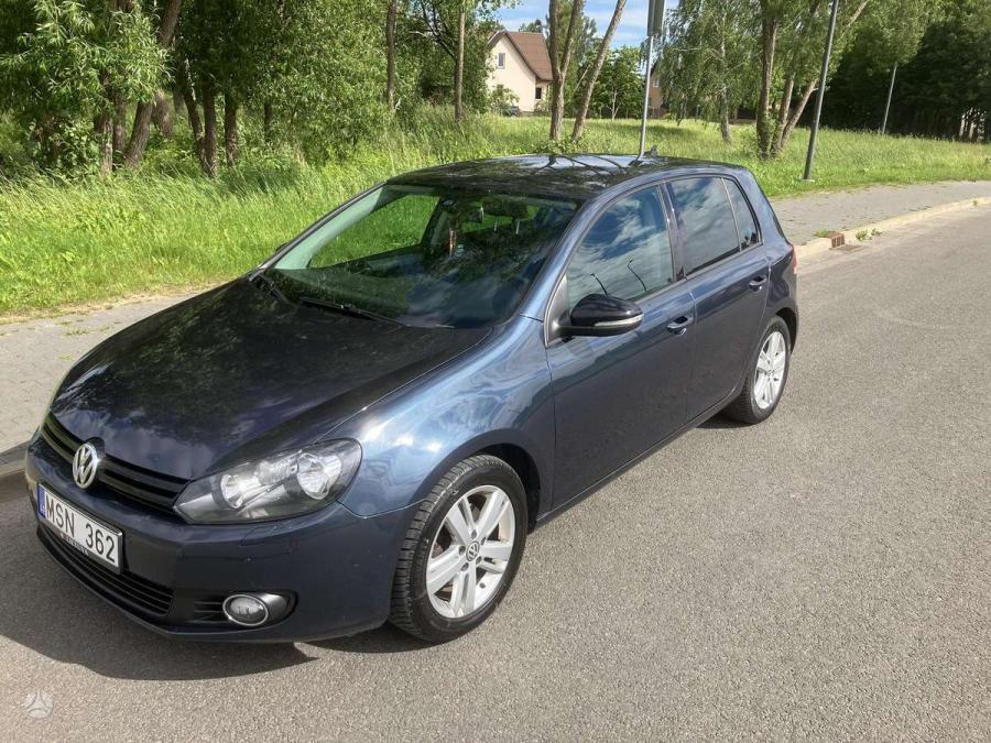 Blue Volkswagen Golf 2012 in Kaunas, with an engine capacity of 1.60 L and mileage of 310 thousand km for 3750 €, photo 3 on AUTOMOTO.COM.LV