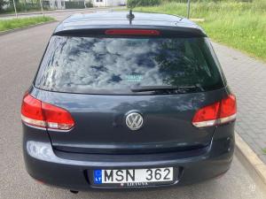 Blue Volkswagen Golf 2012 in Kaunas, with an engine capacity of 1.60 L and mileage of 310 thousand km for 3750 €, photo 5 on AUTOMOTO.COM.LV