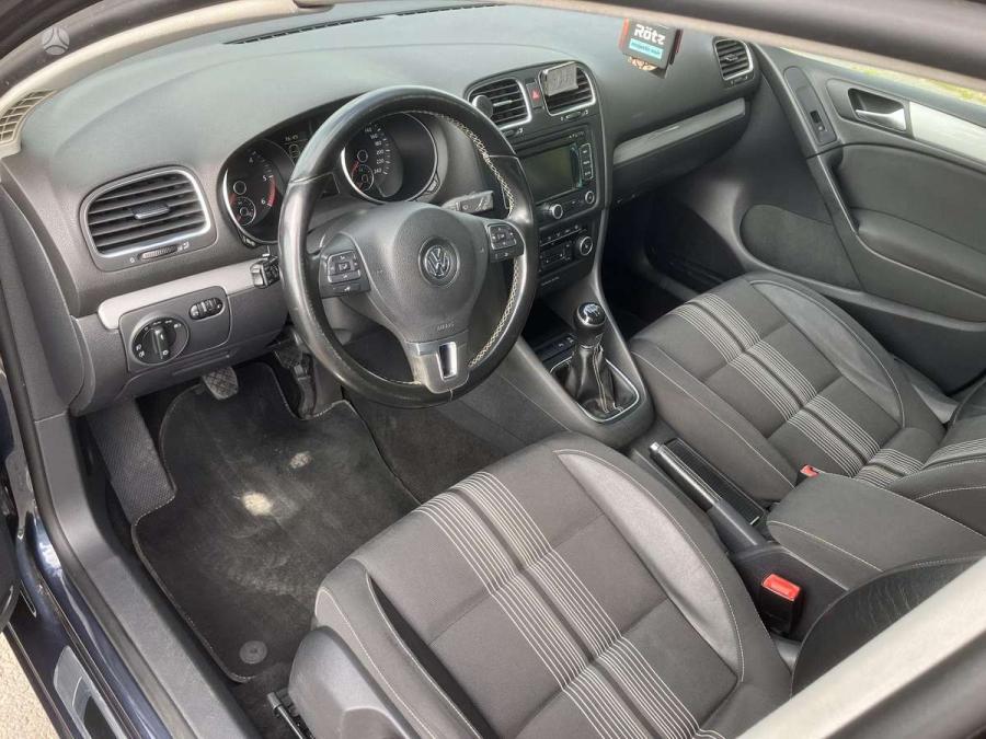 Blue Volkswagen Golf 2012 in Kaunas, with an engine capacity of 1.60 L and mileage of 310 thousand km for 3750 €, photo 7 on AUTOMOTO.COM.LV
