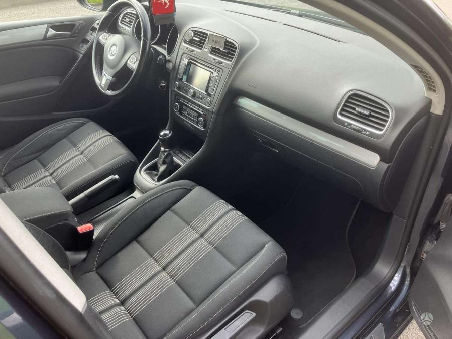 Blue Volkswagen Golf 2012 in Kaunas, with an engine capacity of 1.60 L and mileage of 310 thousand km for 3750 €, photo 10 on AUTOMOTO.COM.LV