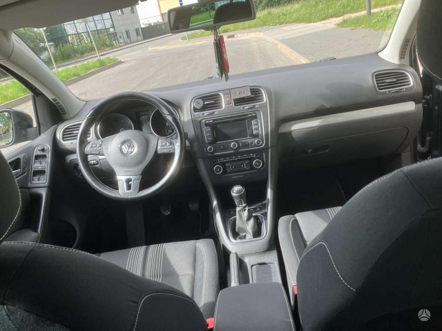 Blue Volkswagen Golf 2012 in Kaunas, with an engine capacity of 1.60 L and mileage of 310 thousand km for 3750 €, photo 11 on AUTOMOTO.COM.LV