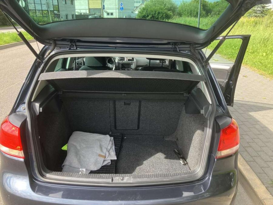 Blue Volkswagen Golf 2012 in Kaunas, with an engine capacity of 1.60 L and mileage of 310 thousand km for 3750 €, photo 15 on AUTOMOTO.COM.LV