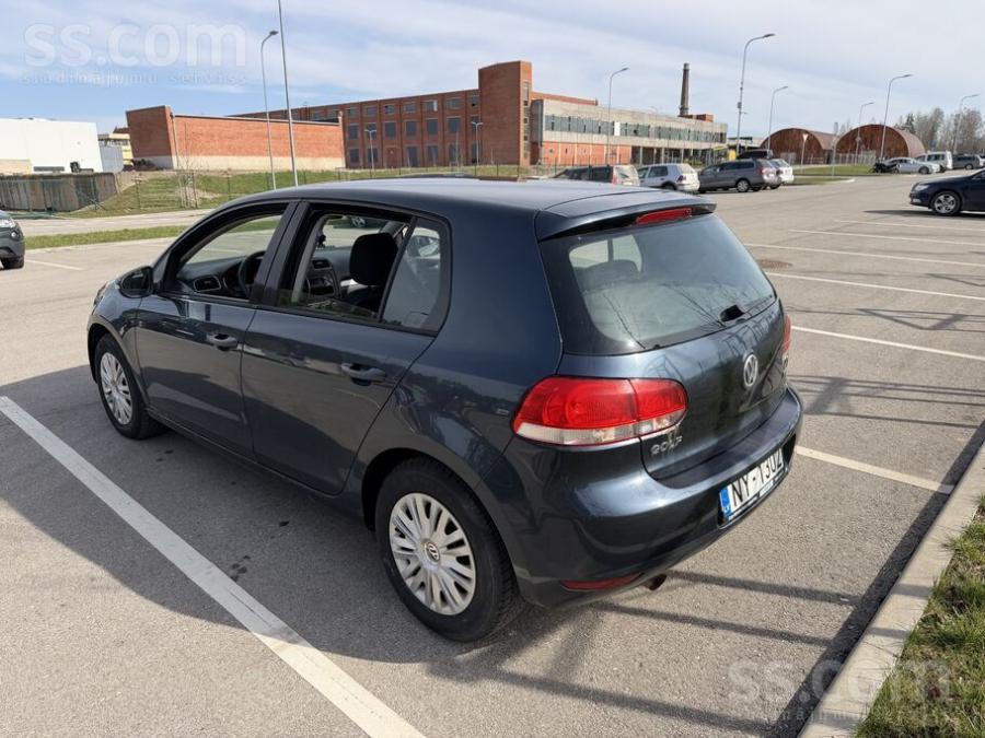 Zils Volkswagen Golf 2012 Valmiera, ar dzinēja tilpumu 1.20 L un nobraukumu 272 tūkst. km par 1900 €, foto 5 vietnē AUTOMOTO.COM.LV