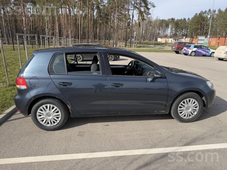 Zils Volkswagen Golf 2012 Valmiera, ar dzinēja tilpumu 1.20 L un nobraukumu 272 tūkst. km par 1900 €, foto 7 vietnē AUTOMOTO.COM.LV