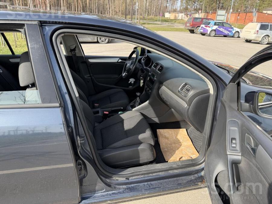 Zils Volkswagen Golf 2012 Valmiera, ar dzinēja tilpumu 1.20 L un nobraukumu 272 tūkst. km par 1900 €, foto 8 vietnē AUTOMOTO.COM.LV
