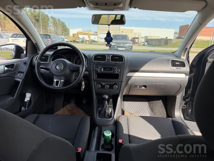 Zils Volkswagen Golf 2012 Valmiera, ar dzinēja tilpumu 1.20 L un nobraukumu 272 tūkst. km par 1900 €, foto 10 vietnē AUTOMOTO.COM.LV