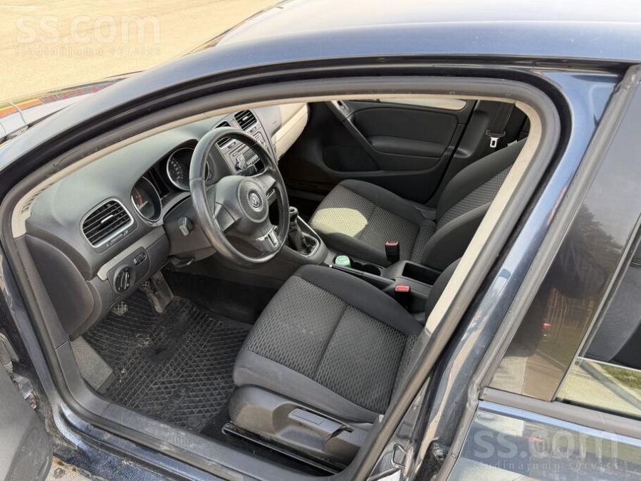 Zils Volkswagen Golf 2012 Valmiera, ar dzinēja tilpumu 1.20 L un nobraukumu 272 tūkst. km par 1900 €, foto 12 vietnē AUTOMOTO.COM.LV