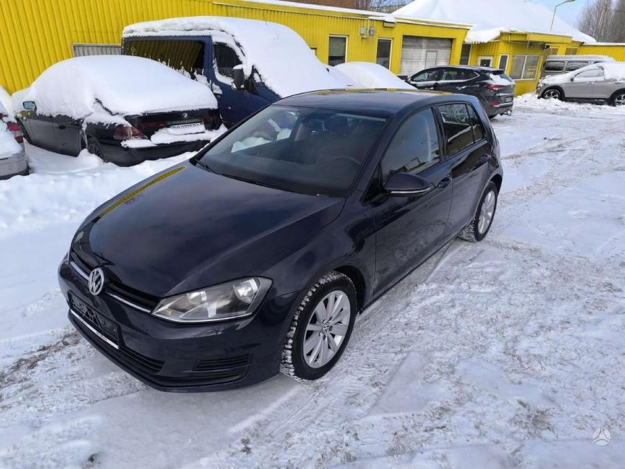 Blue Volkswagen Golf 2013 in Siauliai, with an engine capacity of 1.60 L and mileage of 221 thousand km for 5950 €, photo 4 on AUTOMOTO.COM.LV