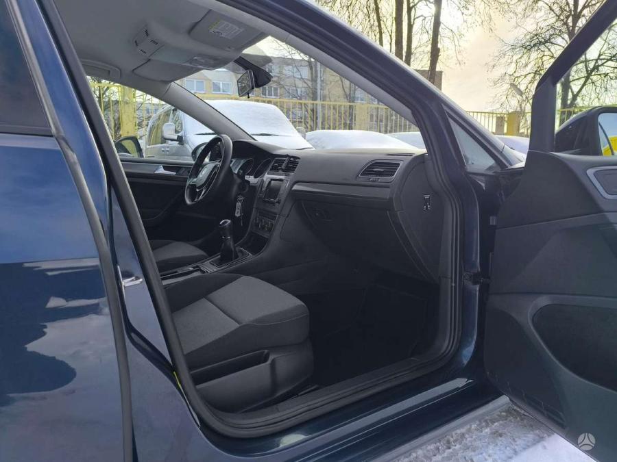 Blue Volkswagen Golf 2013 in Siauliai, with an engine capacity of 1.60 L and mileage of 221 thousand km for 5950 €, photo 10 on AUTOMOTO.COM.LV