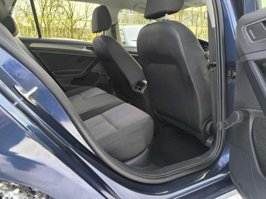 Blue Volkswagen Golf 2013 in Siauliai, with an engine capacity of 1.60 L and mileage of 221 thousand km for 5950 €, photo 11 on AUTOMOTO.COM.LV