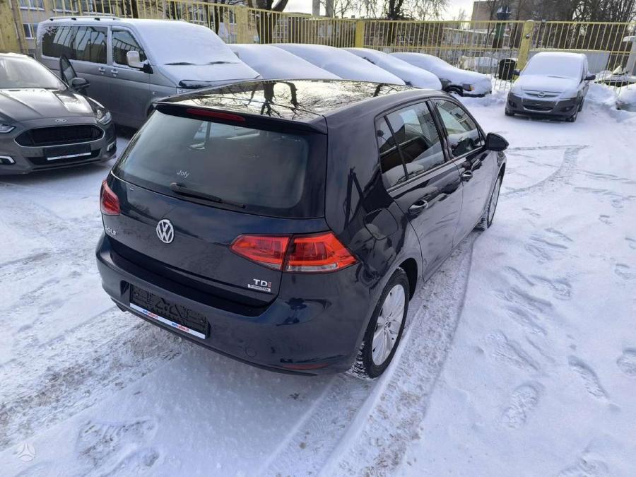 Blue Volkswagen Golf 2013 in Siauliai, with an engine capacity of 1.60 L and mileage of 221 thousand km for 5950 €, photo 5 on AUTOMOTO.COM.LV