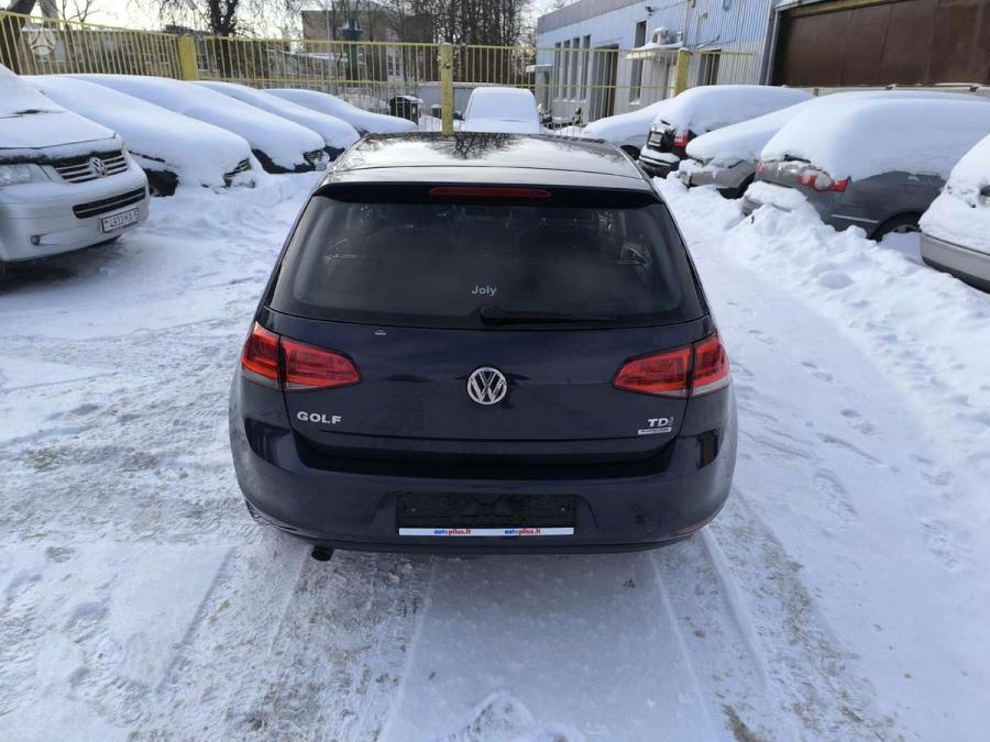 Blue Volkswagen Golf 2013 in Siauliai, with an engine capacity of 1.60 L and mileage of 221 thousand km for 5950 €, photo 6 on AUTOMOTO.COM.LV