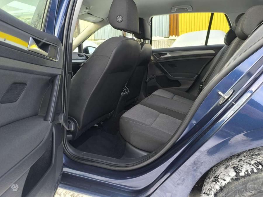 Blue Volkswagen Golf 2013 in Siauliai, with an engine capacity of 1.60 L and mileage of 221 thousand km for 5950 €, photo 12 on AUTOMOTO.COM.LV