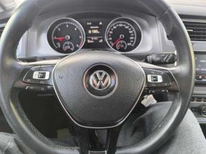 Blue Volkswagen Golf 2013 in Siauliai, with an engine capacity of 1.60 L and mileage of 221 thousand km for 5950 €, photo 14 on AUTOMOTO.COM.LV
