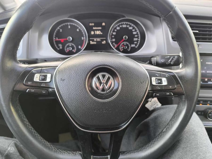 Blue Volkswagen Golf 2013 in Siauliai, with an engine capacity of 1.60 L and mileage of 221 thousand km for 5950 €, photo 14 on AUTOMOTO.COM.LV