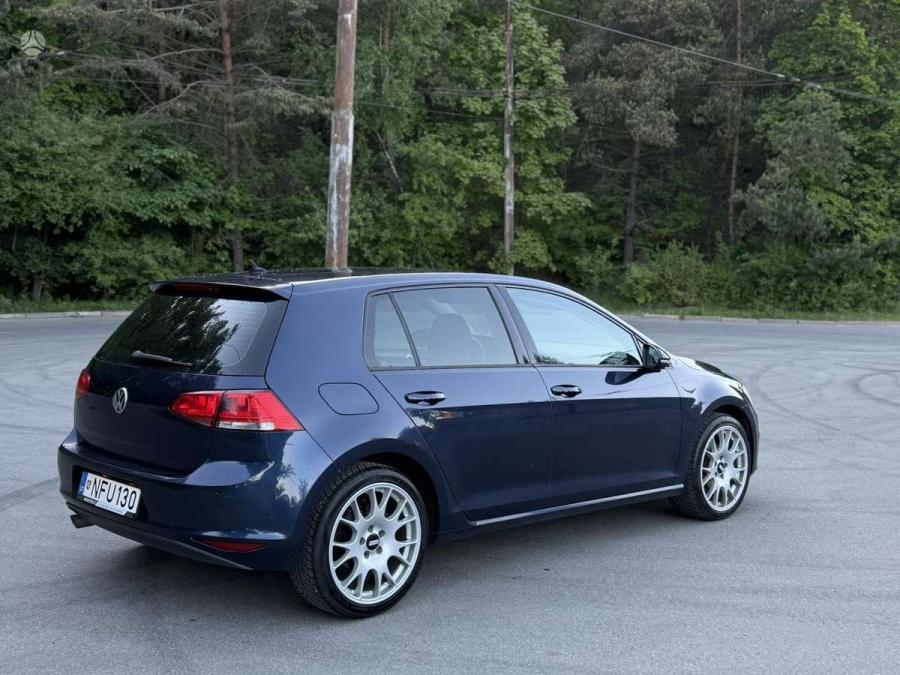 Blue Volkswagen Golf 2013 in Vilnius, with an engine capacity of 1.60 L and mileage of 260 thousand km for 5300 €, photo 4 on AUTOMOTO.COM.LV
