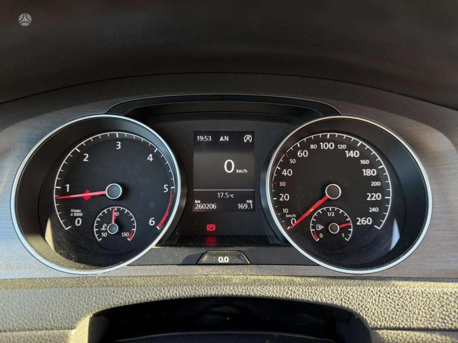 Blue Volkswagen Golf 2013 in Vilnius, with an engine capacity of 1.60 L and mileage of 260 thousand km for 5300 €, photo 13 on AUTOMOTO.COM.LV