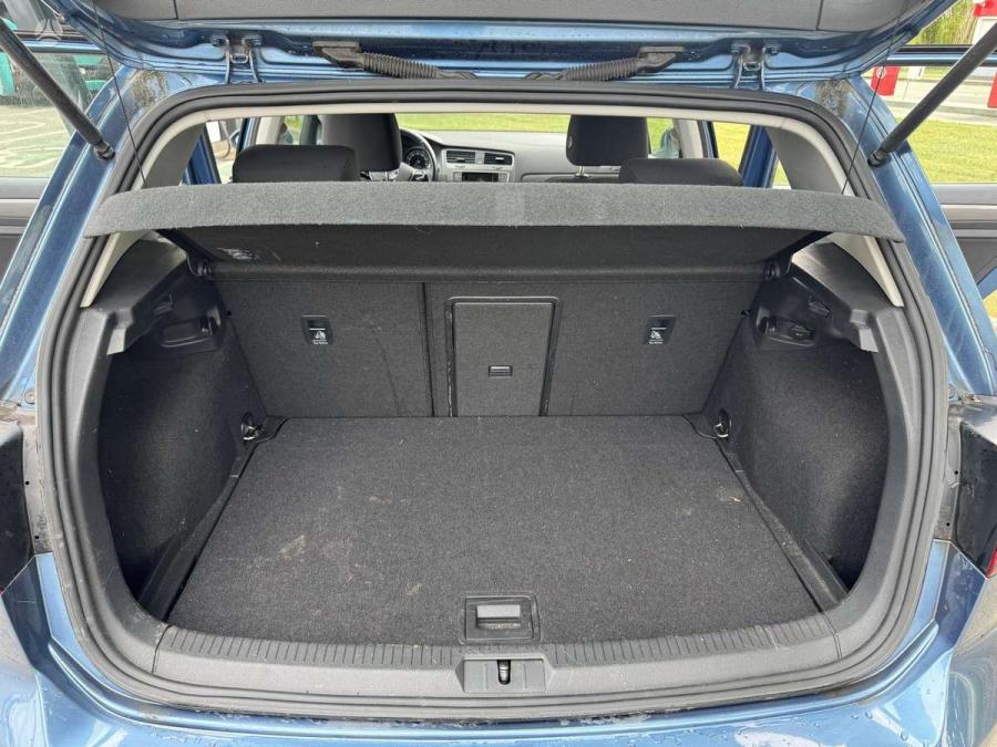 Blue Volkswagen Golf 2013 in Taurage, with an engine capacity of 1.20 L and mileage of 170 thousand km for 4900 €, photo 16 on AUTOMOTO.COM.LV