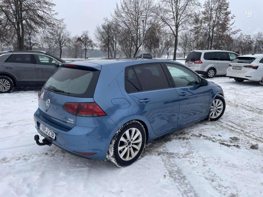 Blue Volkswagen Golf 2014 in Kaunas, with an engine capacity of 1.20 L and mileage of 250 thousand km for 6000 €, photo 4 on AUTOMOTO.COM.LV