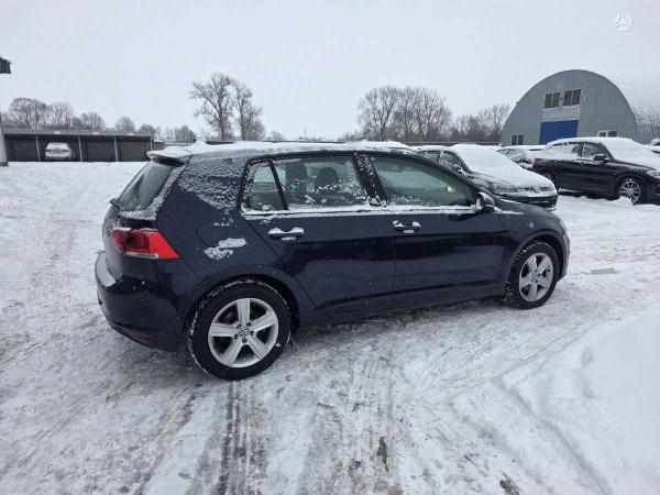 Blue Volkswagen Golf 2015 in Marijampole, with an engine capacity of 1.97 L and mileage of 234 thousand km for 7200 €, photo 10 on AUTOMOTO.COM.LV