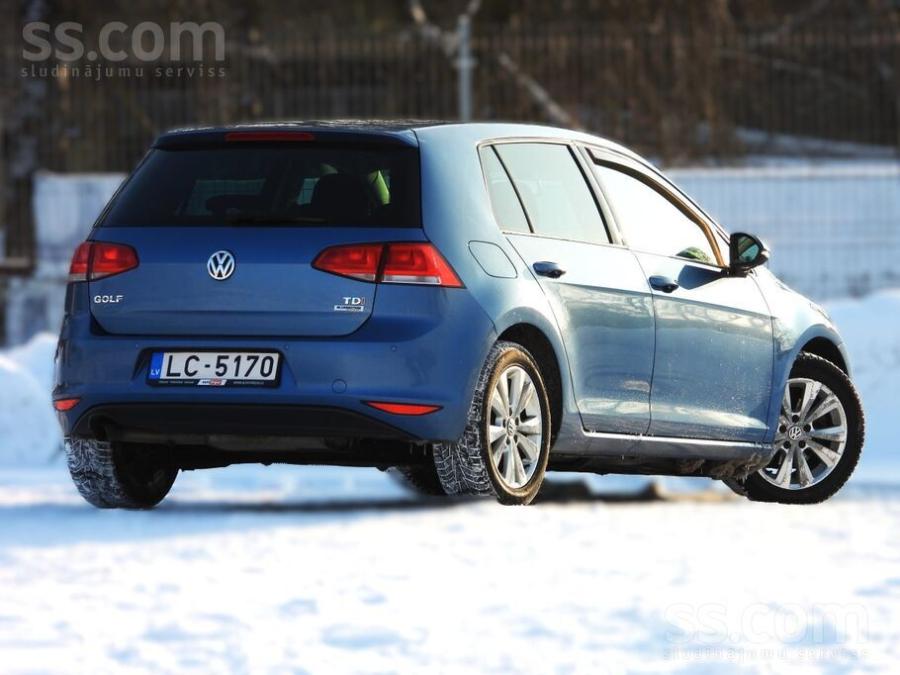 Blue Volkswagen Golf 2015 in Riga, with an engine capacity of 1.60 L and mileage of 370 thousand km for 6490 €, photo 7 on AUTOMOTO.COM.LV