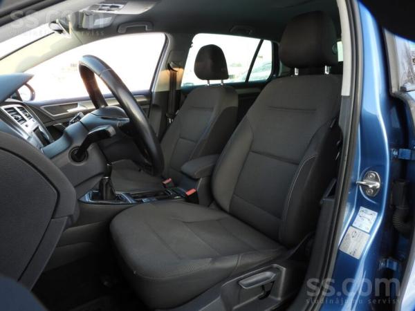 Blue Volkswagen Golf 2015 in Riga, with an engine capacity of 1.60 L and mileage of 370 thousand km for 6490 €, photo 9 on AUTOMOTO.COM.LV
