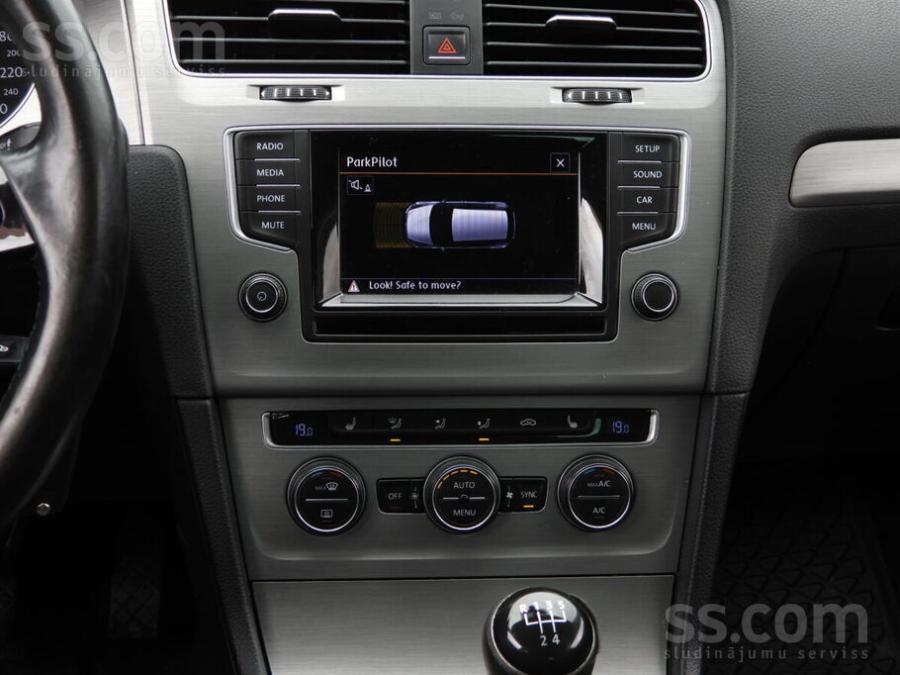 Blue Volkswagen Golf 2015 in Riga, with an engine capacity of 1.60 L and mileage of 370 thousand km for 6490 €, photo 18 on AUTOMOTO.COM.LV
