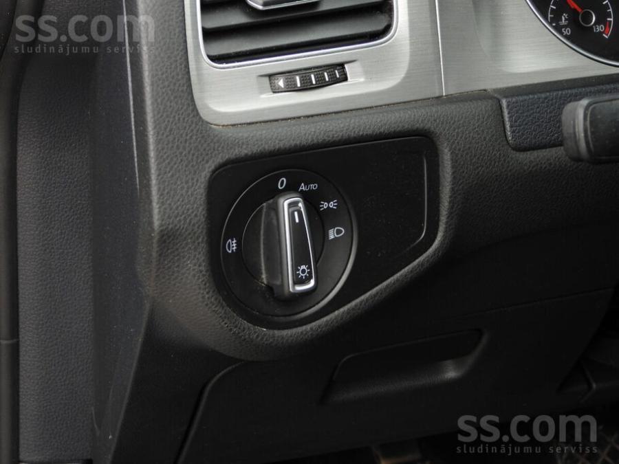 Blue Volkswagen Golf 2015 in Riga, with an engine capacity of 1.60 L and mileage of 370 thousand km for 6490 €, photo 22 on AUTOMOTO.COM.LV
