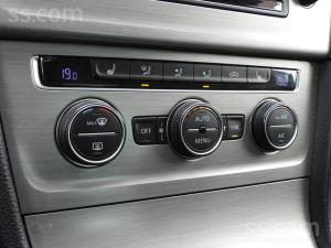 Blue Volkswagen Golf 2015 in Riga, with an engine capacity of 1.60 L and mileage of 370 thousand km for 6490 €, photo 26 on AUTOMOTO.COM.LV