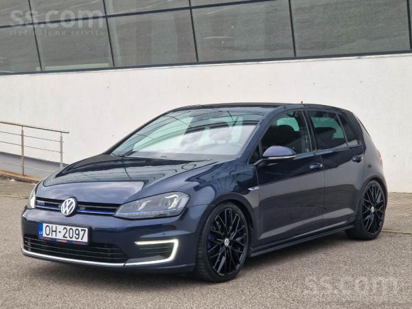 Blue Volkswagen Golf 2016 in Riga, with an engine capacity of 1.40 L and mileage of 219 thousand km for 11555 €, photo 1 on AUTOMOTO.COM.LV