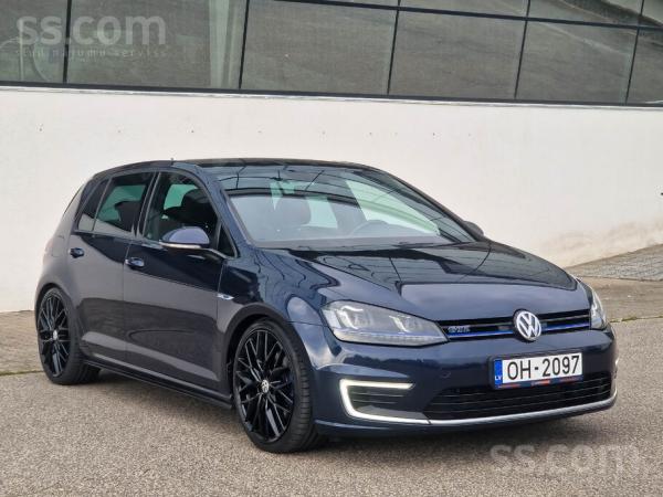 Blue Volkswagen Golf 2016 in Riga, with an engine capacity of 1.40 L and mileage of 219 thousand km for 11555 €, photo 3 on AUTOMOTO.COM.LV